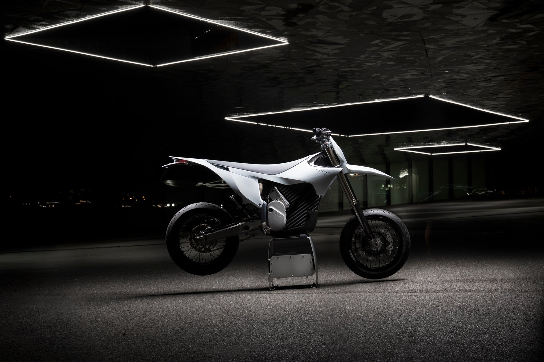 Stark Future 'SM Supermoto Details & Features – PCR E-Performance